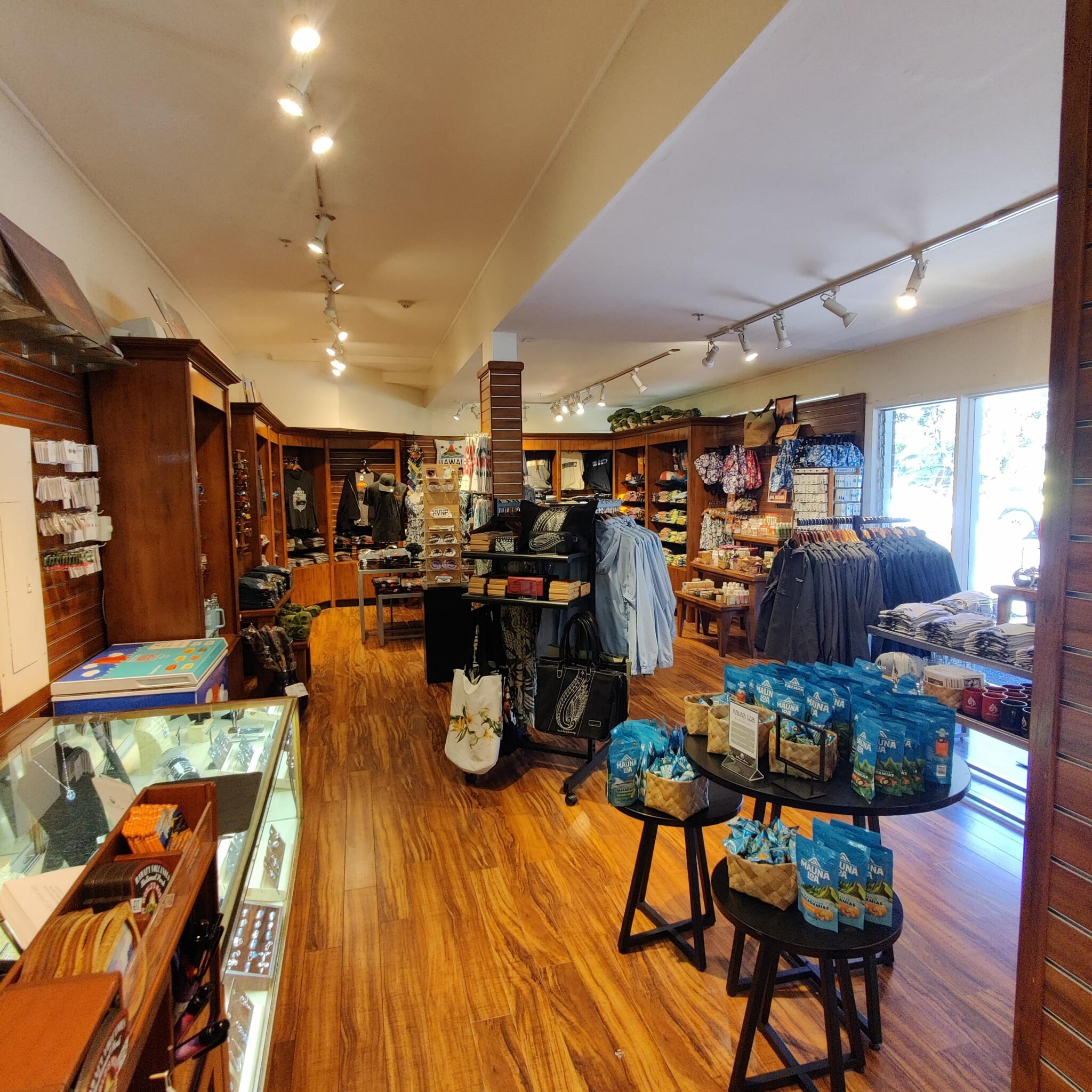 Gift Shop - Hawaii Volcano House